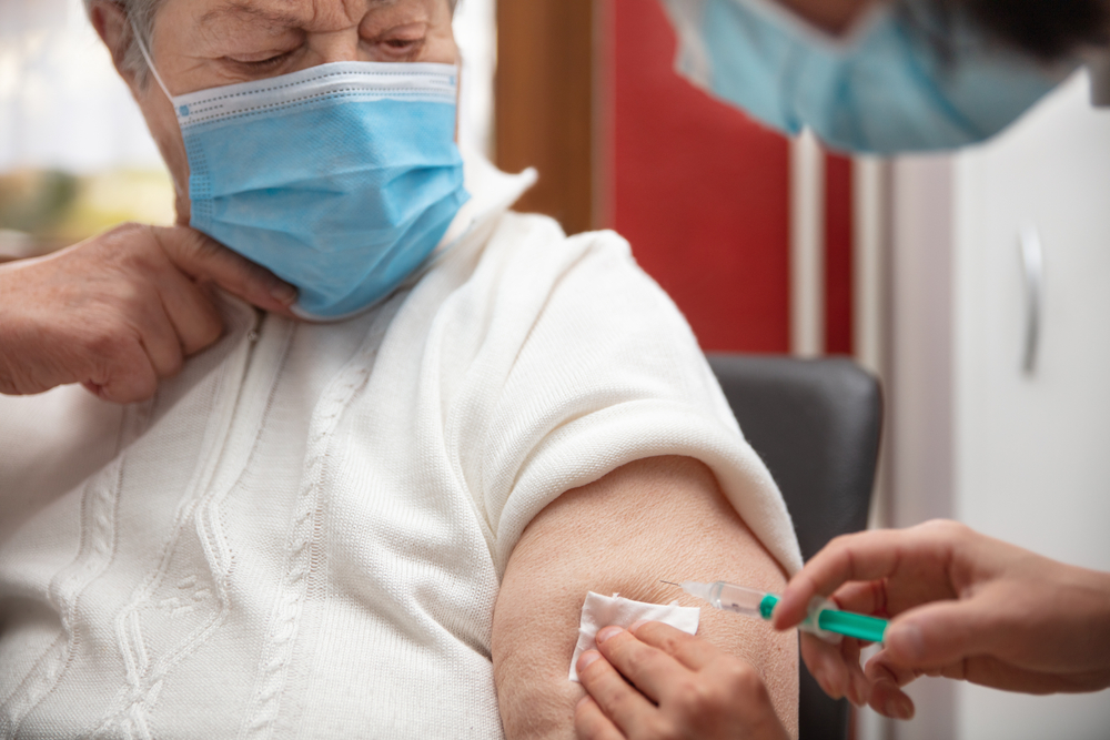 Supporting Vaccination: The Role of AAAs in COVID-19 Community ...